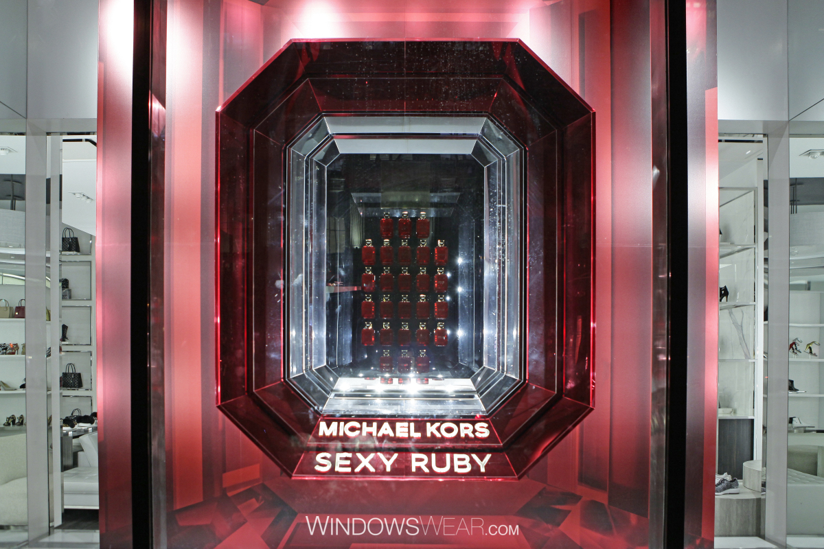 WindowsWear Presents Fragrance Campaigns Taking Over Windows – WindowsWear
